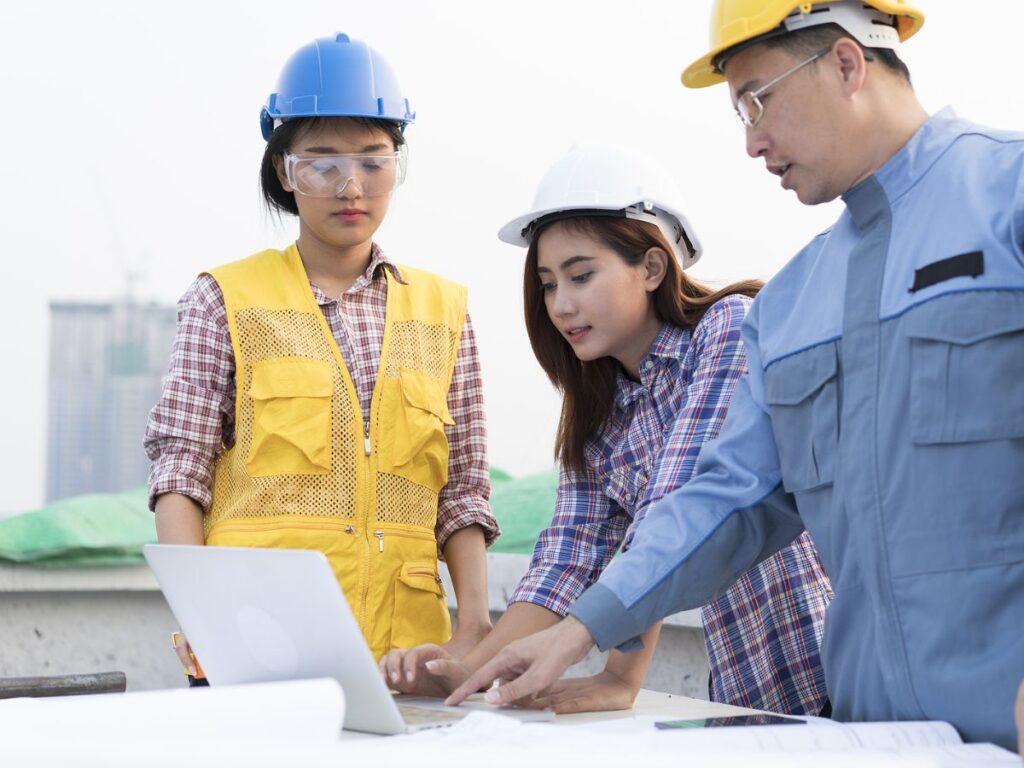 How To Train Your Team On New Field Service Software - Dataforma